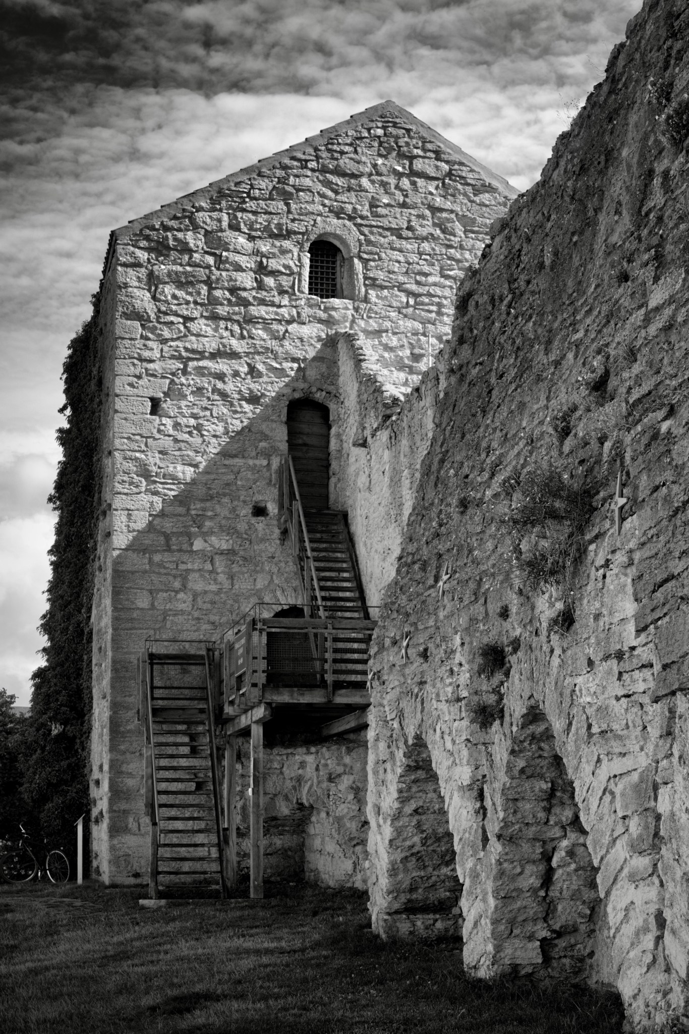 Gotland – Visby Medieval Walls & Ruins – Kewtie Bird – Come View My ...